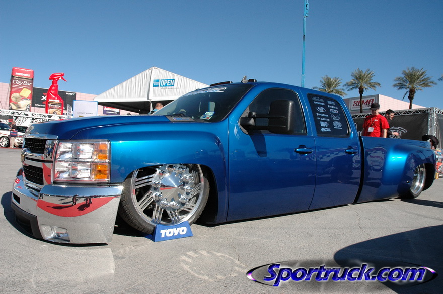 I would give my left nut.. bagged & bodydropped nnbs 3500 | GMC Truck Forum